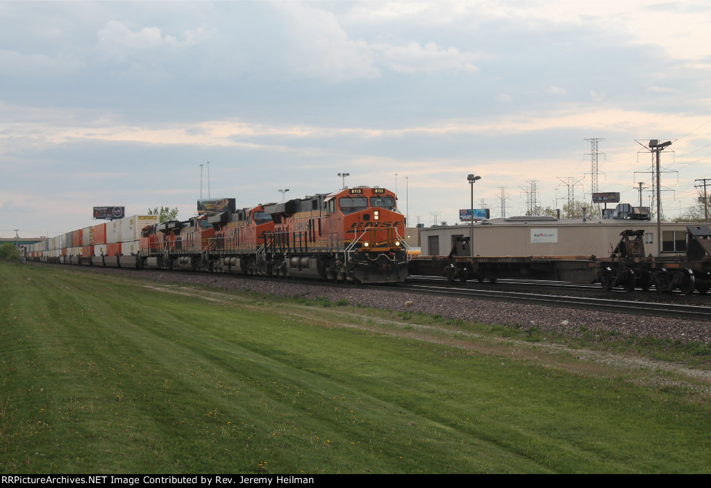 BNSF 8113 & others (3)